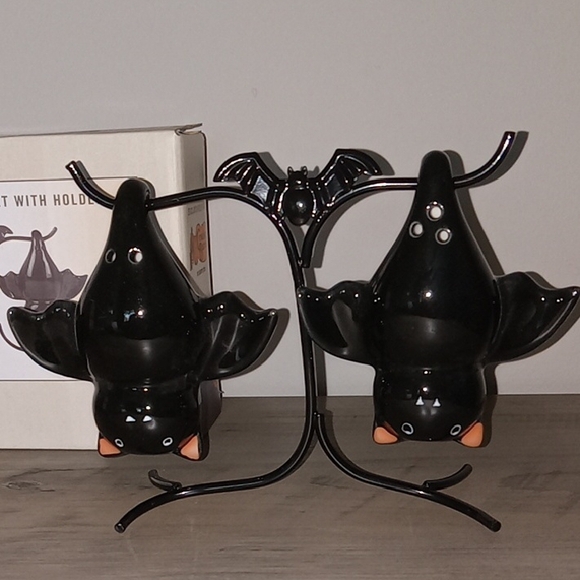 Cracker Barrel | Kitchen | Hanging Halloween Bats With Stand Salt ...